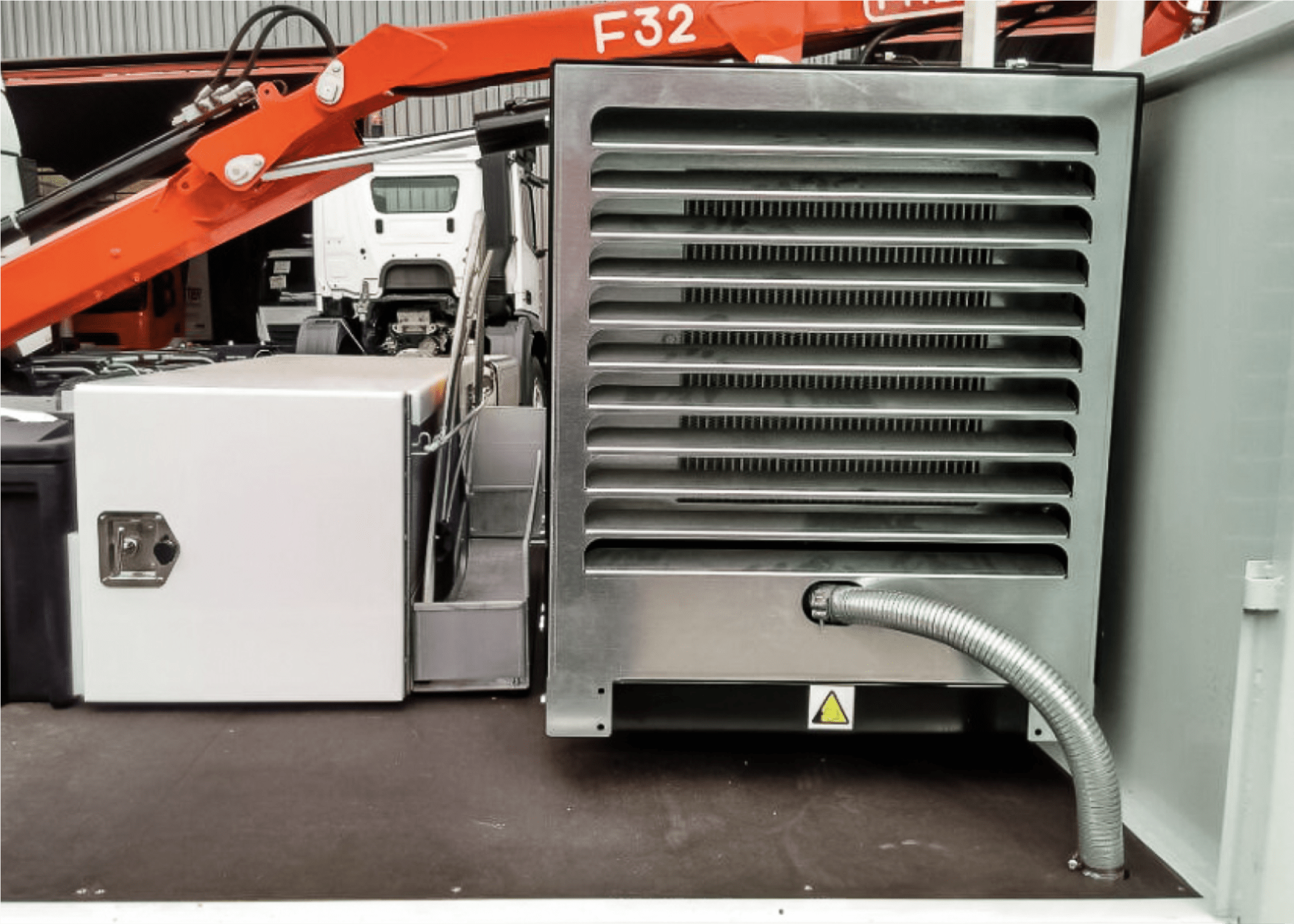 Integration of a MAC3 compressor on a flatbed truck - MAC3